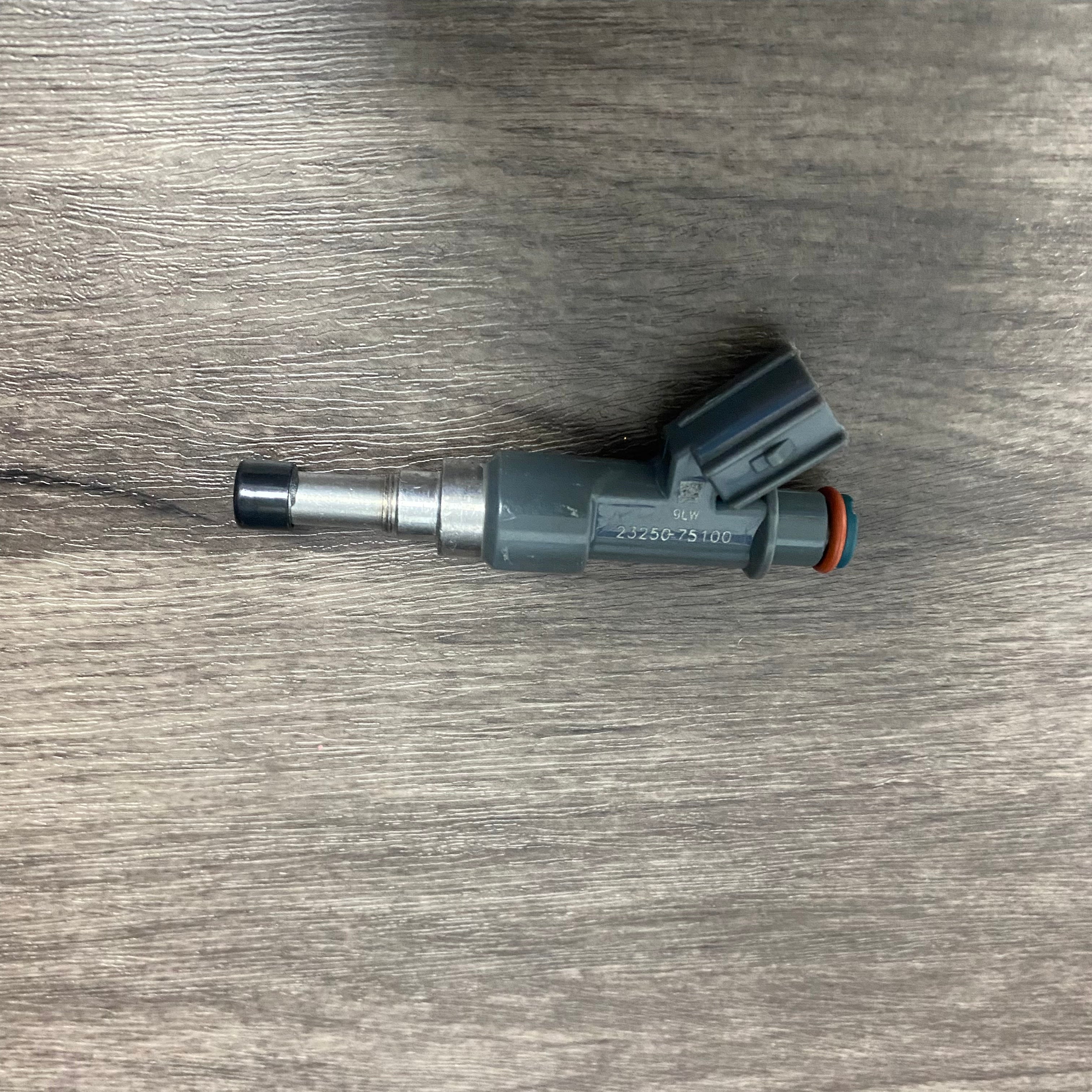 Injectors for engines 23250-75100 for Toyota Tacoma Hilux Hiace 4Runne – Buymachineryparts